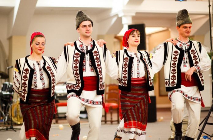 “Ia” and the Traditional Moldovan Costume