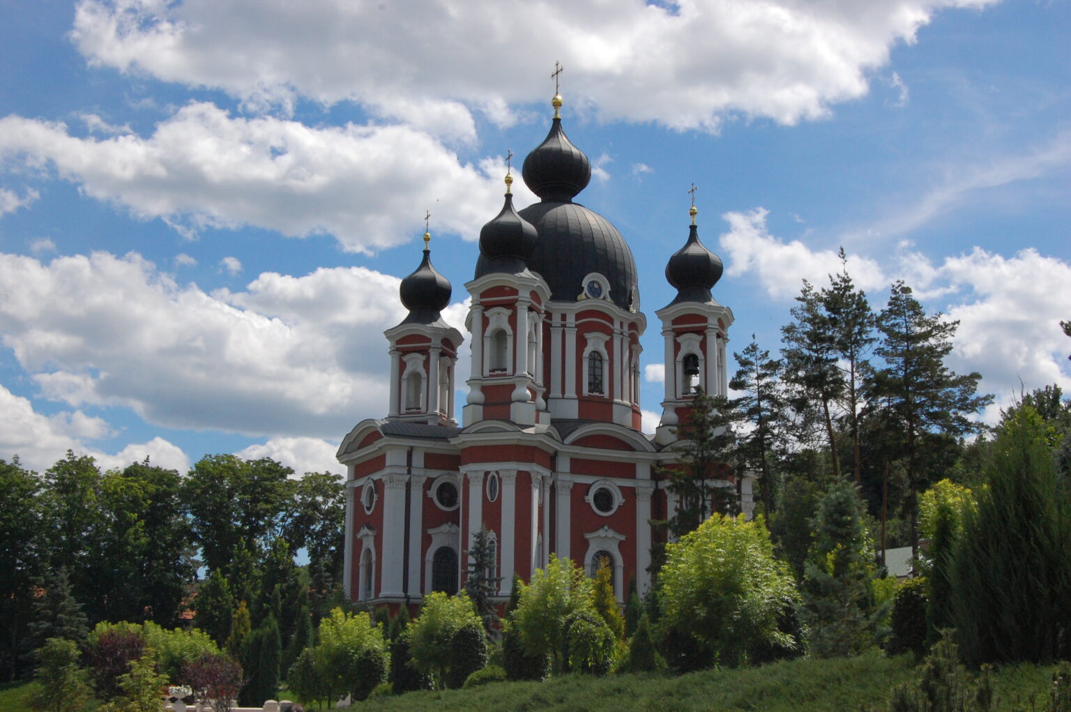 Discover the top 5 most beautiful monasteries in Moldova that you can visit