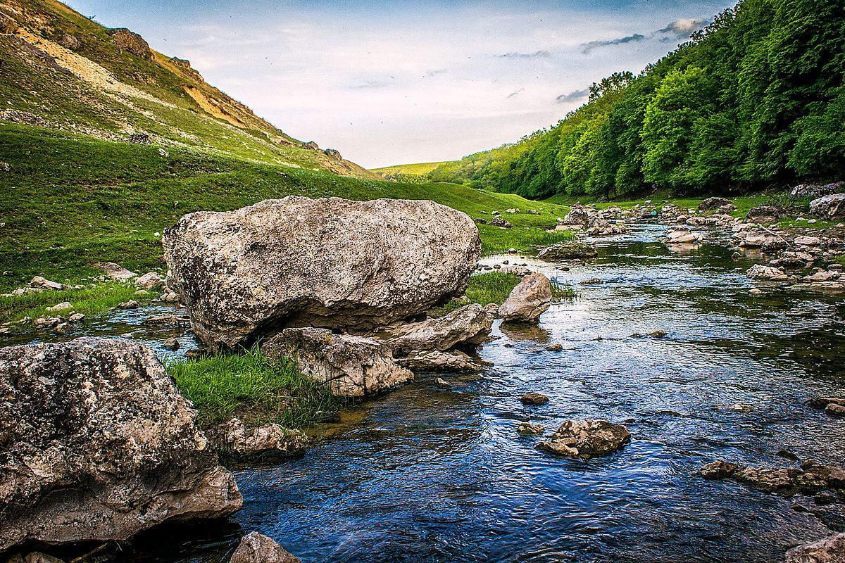 "La Castel" Landscape Reserve: Where Legends and Nature Converge